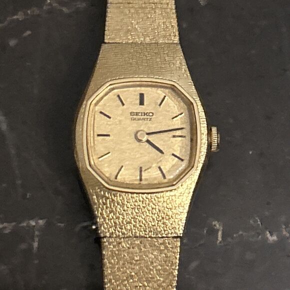 Seiko | Accessories | Vintage Seiko Watch Women 6mm Gold Tone Octagon Dial 2c25300 Needs Battery ...